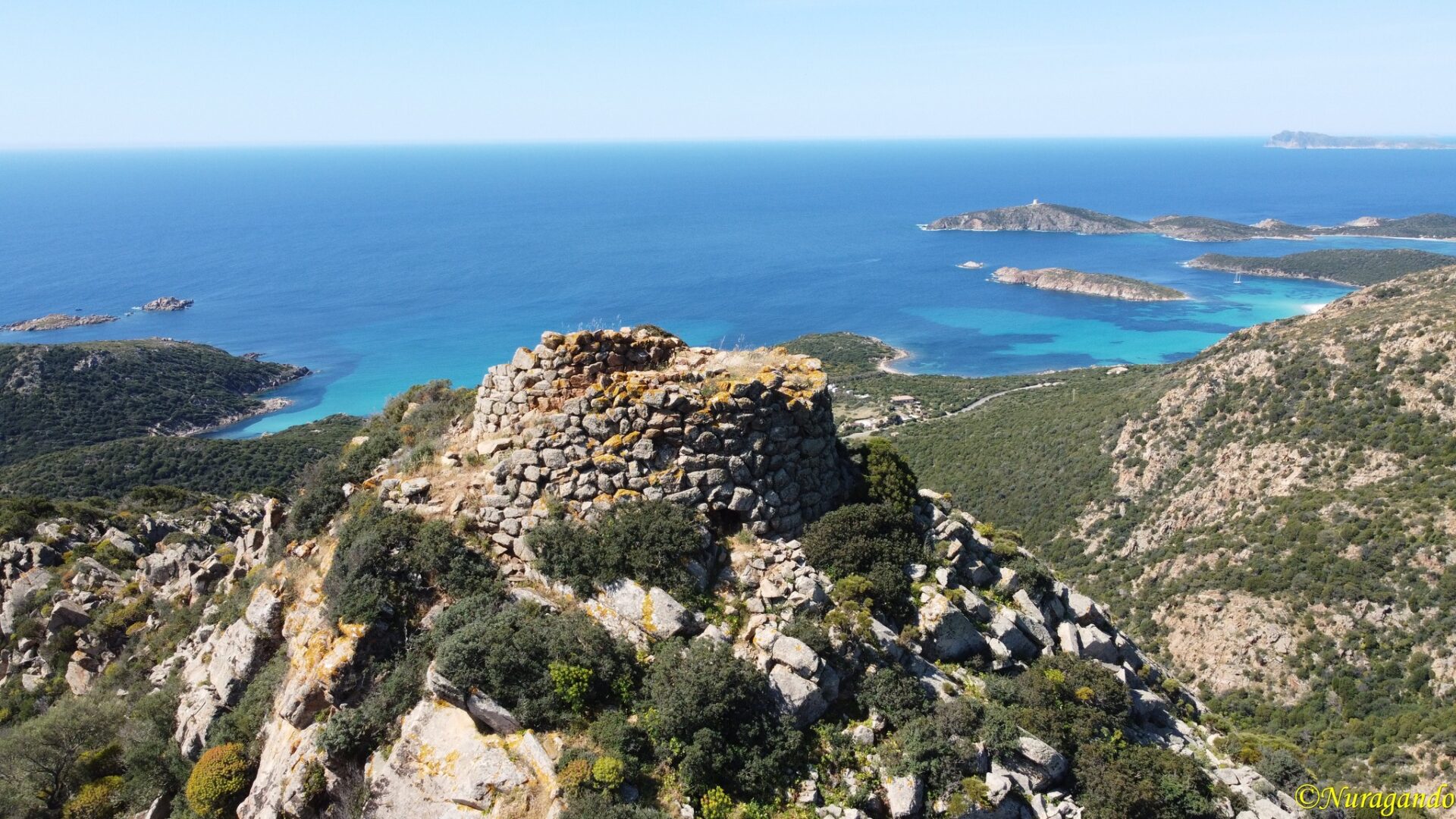 Torri sul mare: il nuraghe Riu Perdosu di Teulada - La Sardegna verso l ...
